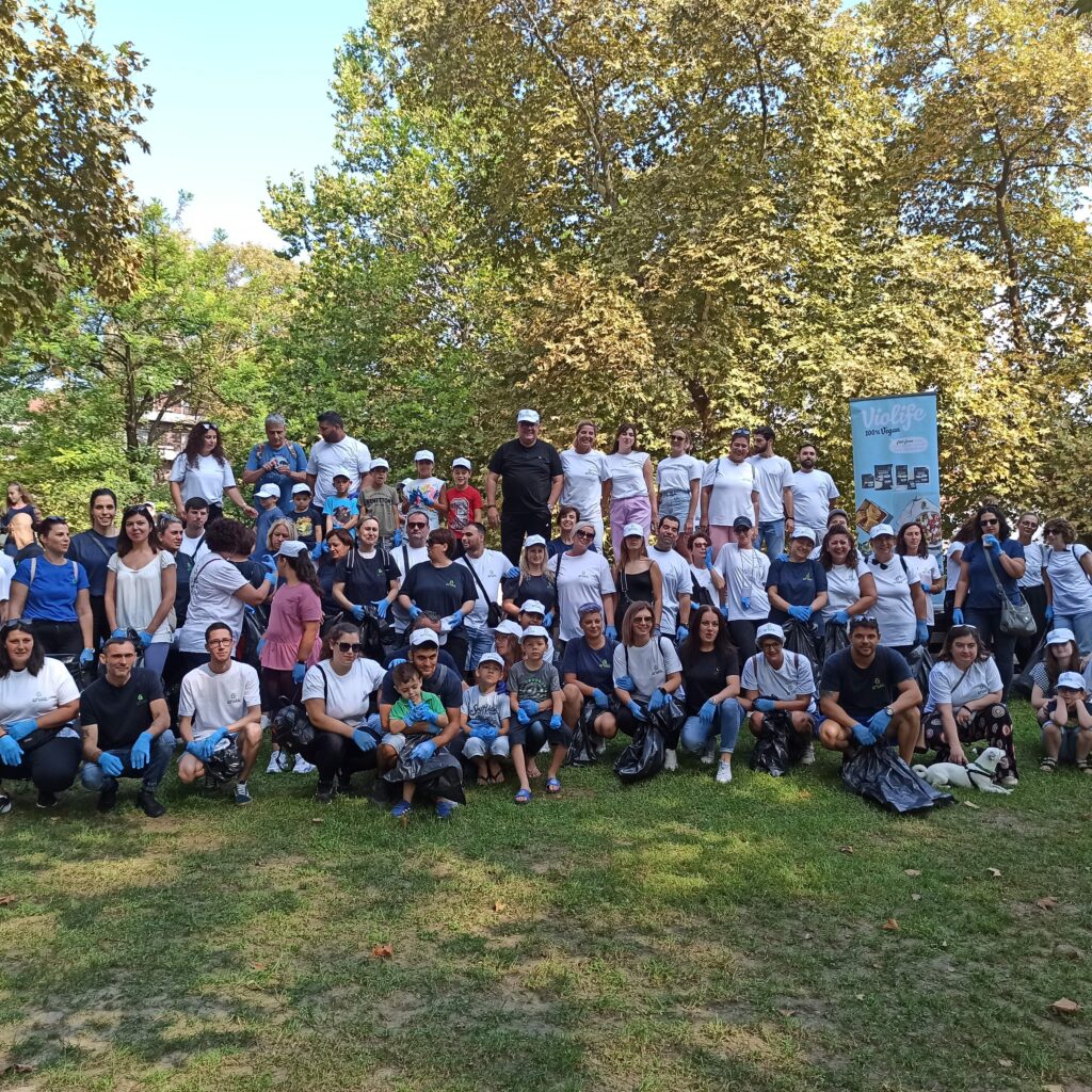 Περισσότεροι από 150 εθελοντές καθάρισαν το πάρκο της Αγίας Βαρβάρας ...